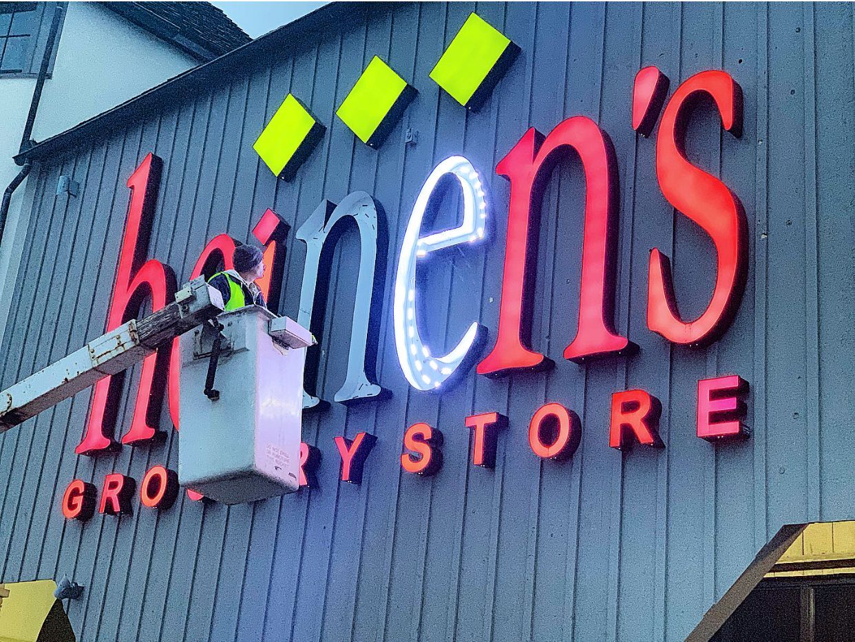 Neon Light Sign Repair Chicago, IL | Nuer Lighting